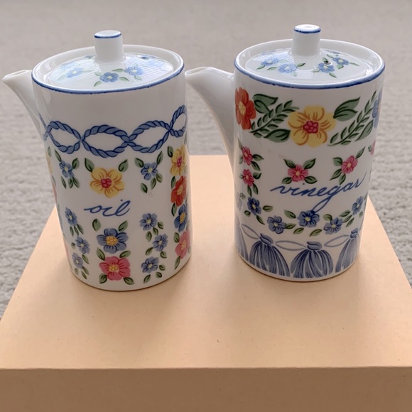 Sigma Beauty | Kitchen | Vintage Oilvinegar Set By Gail Lentes For ...